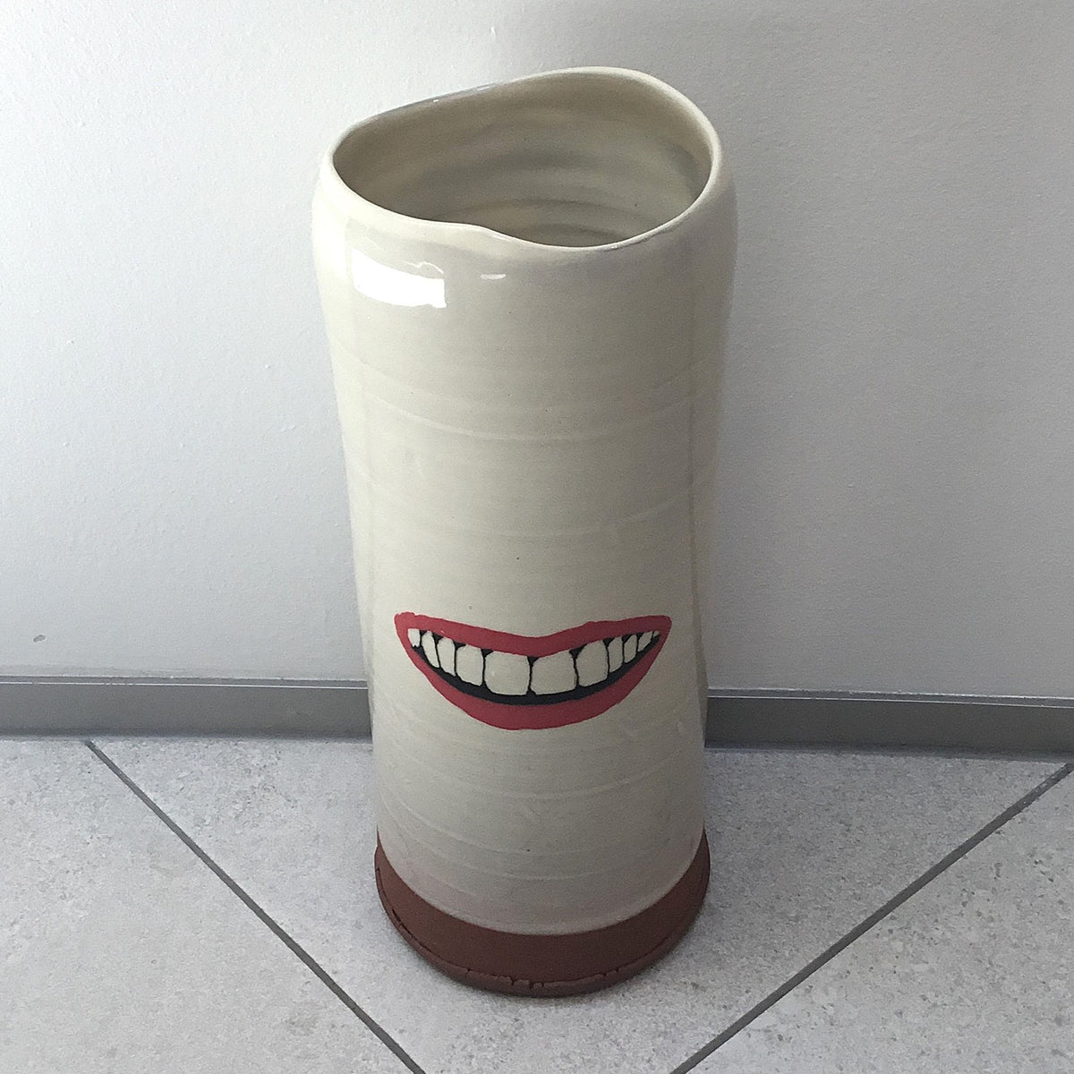 White Large Lips Vase | Paul Maseyk | Te Whare O Rehua Sarjeant Gallery Shop